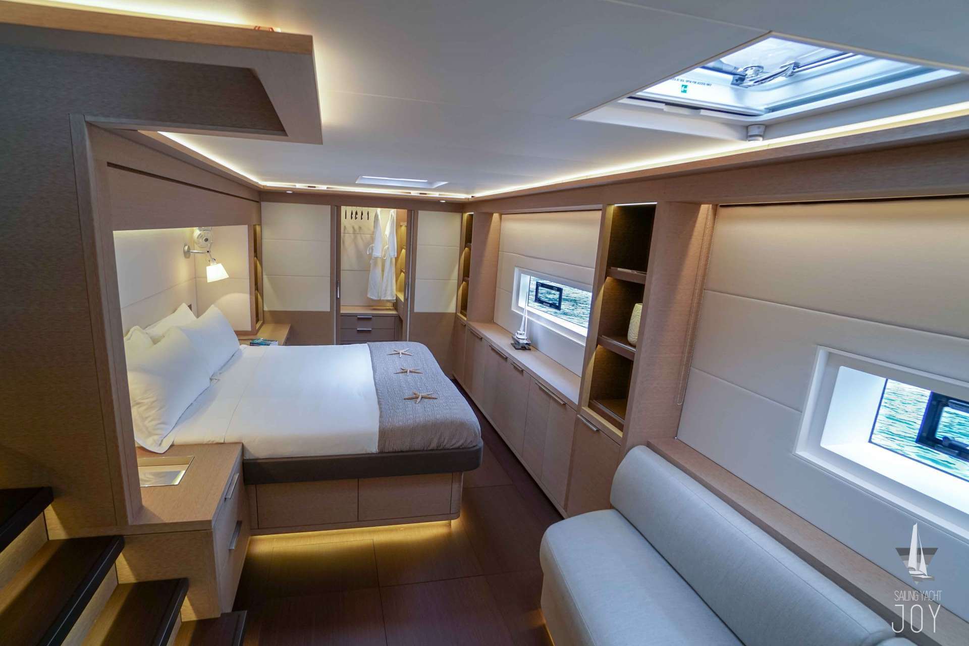 Catamaran rental Lagoon Seventy 7 JOY Polynesia | Windward Yachts